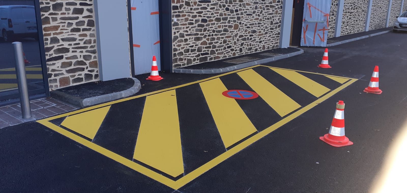 Marquage au sol zebra à lidl - Secteur paimpol