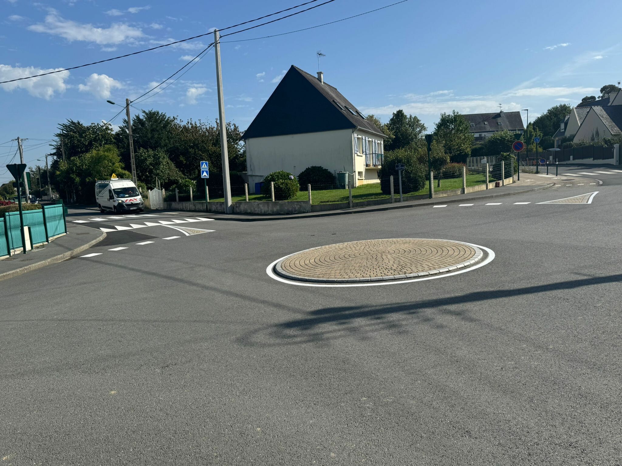 Signalisation au sol : La Richardais – Sécurisation des accès au rond-point